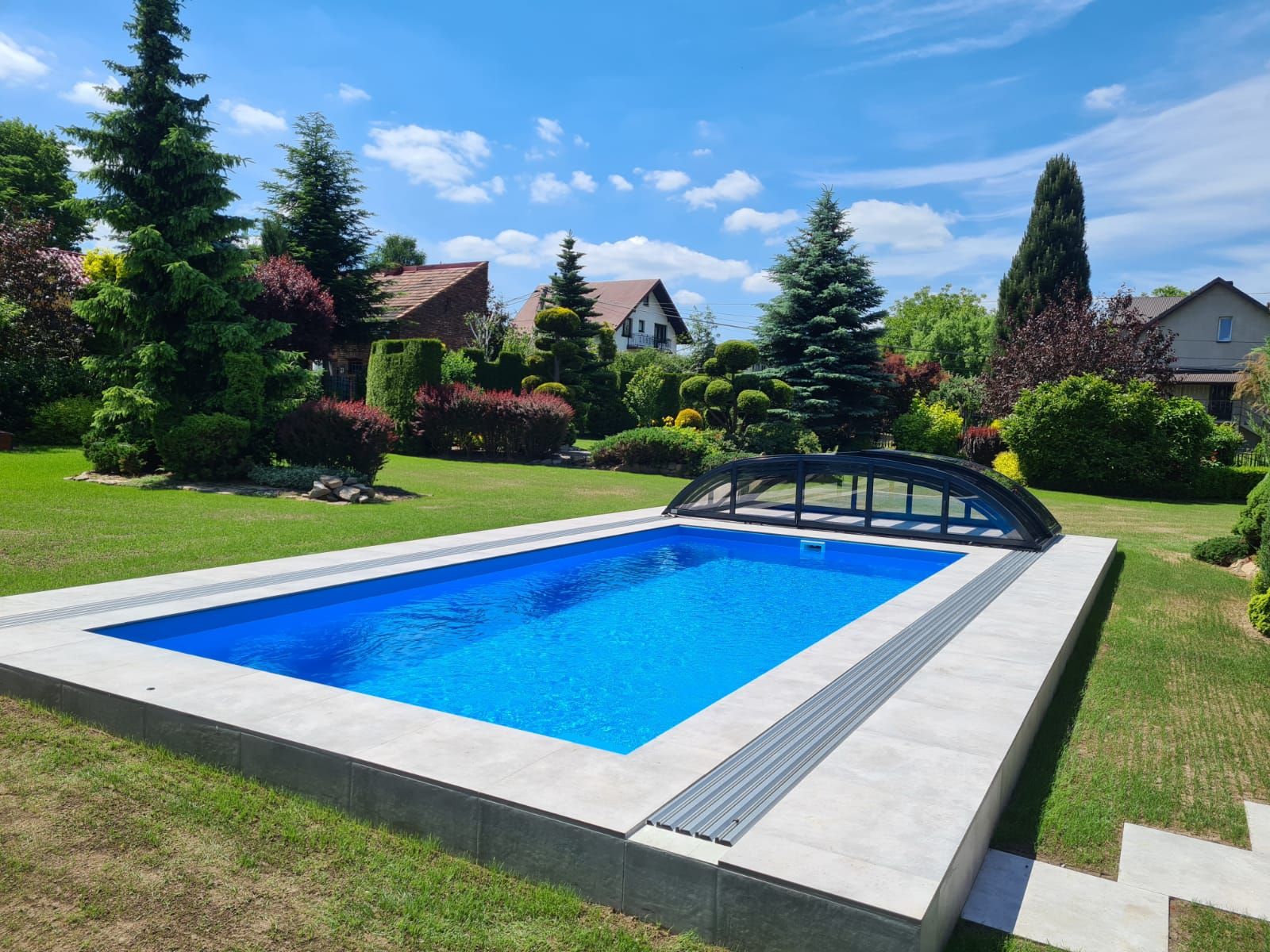 Starlight Pools: Luxury Pool Design & Installation